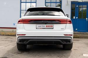 White Audi Q8 2021 in Vilnius, with an engine capacity of 3.00 L and mileage of 144 thousand km for 53900 €, photo 8 on AUTOMOTO.COM.LV