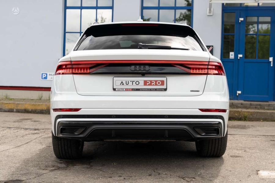 White Audi Q8 2021 in Vilnius, with an engine capacity of 3.00 L and mileage of 144 thousand km for 53900 €, photo 8 on AUTOMOTO.COM.LV