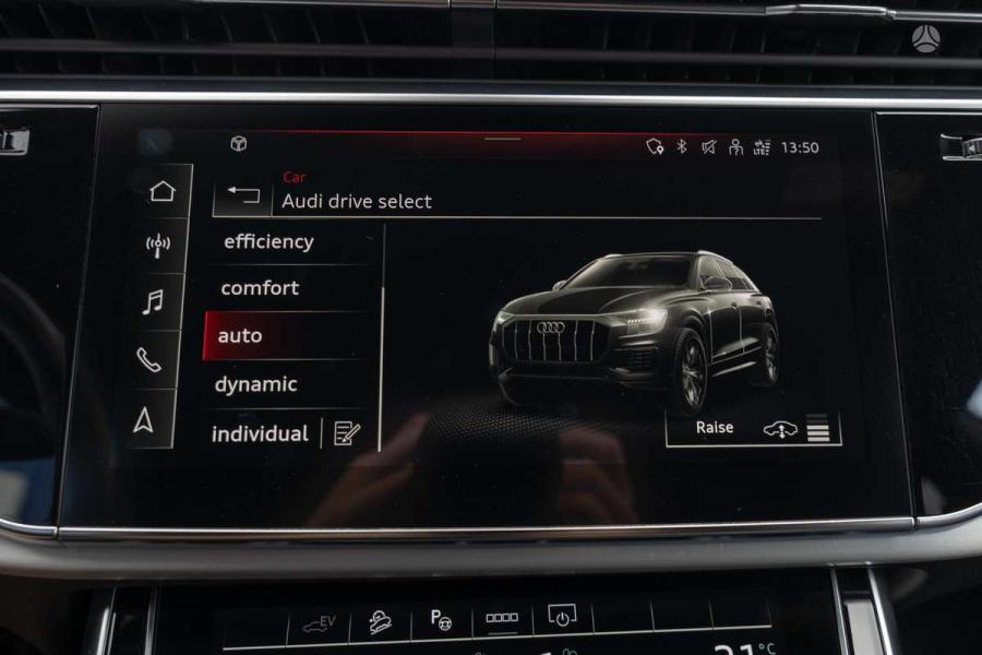 White Audi Q8 2021 in Vilnius, with an engine capacity of 3.00 L and mileage of 144 thousand km for 53900 €, photo 11 on AUTOMOTO.COM.LV