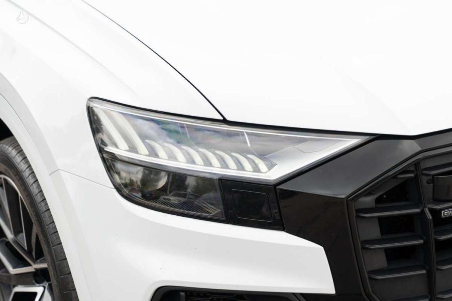 White Audi Q8 2021 in Vilnius, with an engine capacity of 3.00 L and mileage of 144 thousand km for 53900 €, photo 14 on AUTOMOTO.COM.LV