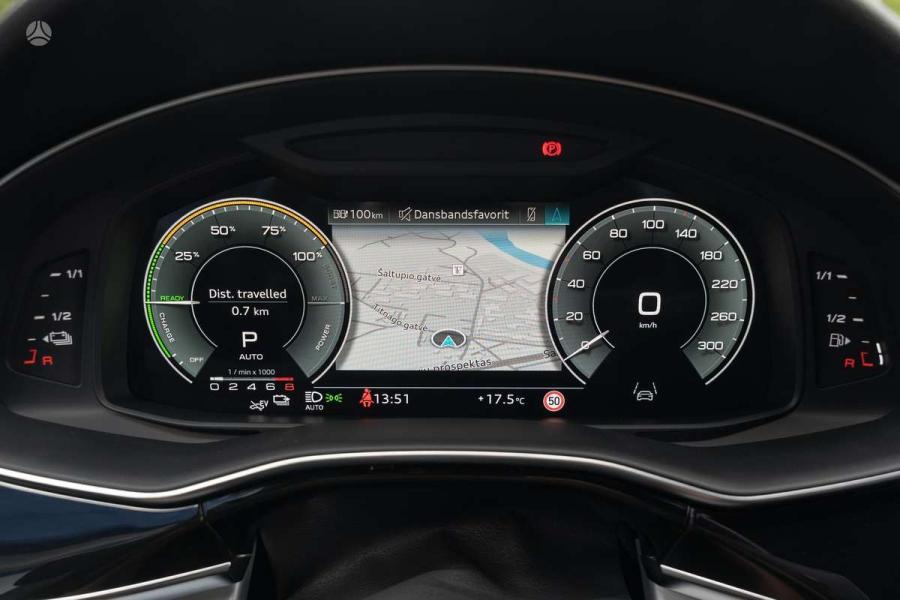 White Audi Q8 2021 in Vilnius, with an engine capacity of 3.00 L and mileage of 144 thousand km for 53900 €, photo 26 on AUTOMOTO.COM.LV
