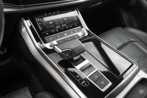 White Audi Q8 2021 in Vilnius, with an engine capacity of 3.00 L and mileage of 144 thousand km for 53900 €, photo 27 on AUTOMOTO.COM.LV