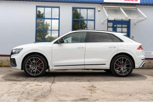 White Audi Q8 2021 in Vilnius, with an engine capacity of 3.00 L and mileage of 144 thousand km for 53900 €, photo 30 on AUTOMOTO.COM.LV