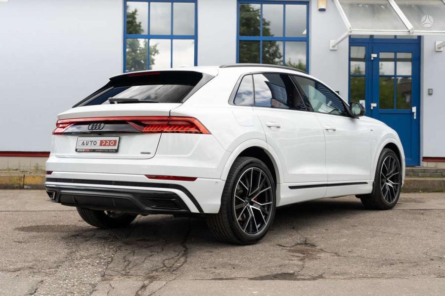 White Audi Q8 2021 in Vilnius, with an engine capacity of 3.00 L and mileage of 144 thousand km for 53900 €, photo 33 on AUTOMOTO.COM.LV