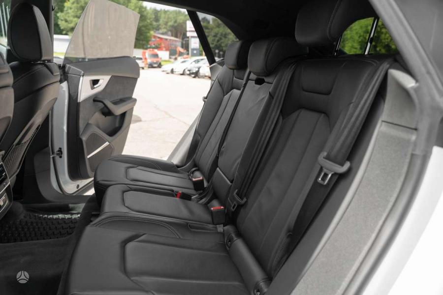 White Audi Q8 2021 in Vilnius, with an engine capacity of 3.00 L and mileage of 144 thousand km for 53900 €, photo 35 on AUTOMOTO.COM.LV