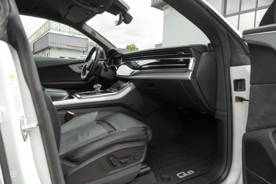 White Audi Q8 2021 in Vilnius, with an engine capacity of 3.00 L and mileage of 144 thousand km for 53900 €, photo 36 on AUTOMOTO.COM.LV