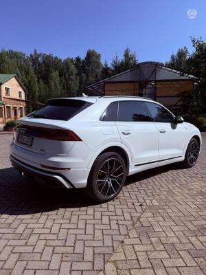 Balts Audi Q8 2021 Šauļi, ar dzinēja tilpumu 3.00 L un nobraukumu 80 tūkst. km par 55000 €, foto 5 vietnē AUTOMOTO.COM.LV