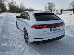 White Audi Q8 2024 in Kaunas, with an engine capacity of 2.97 L and mileage of 69 thousand km for 81900 €, photo 4 on AUTOMOTO.COM.LV
