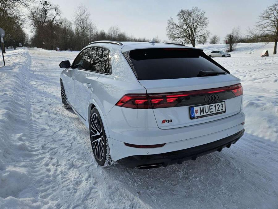 White Audi Q8 2024 in Kaunas, with an engine capacity of 2.97 L and mileage of 69 thousand km for 81900 €, photo 4 on AUTOMOTO.COM.LV