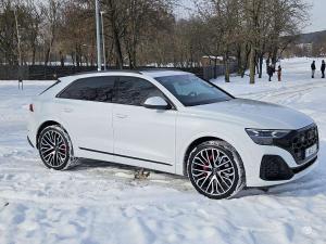 White Audi Q8 2024 in Kaunas, with an engine capacity of 2.97 L and mileage of 69 thousand km for 81900 €, photo 32 on AUTOMOTO.COM.LV