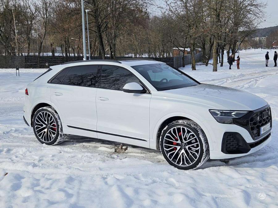 White Audi Q8 2024 in Kaunas, with an engine capacity of 2.97 L and mileage of 69 thousand km for 81900 €, photo 32 on AUTOMOTO.COM.LV