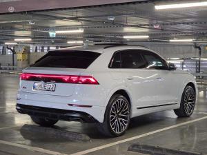 White Audi Q8 2024 in Kaunas, with an engine capacity of 2.97 L and mileage of 81 thousand km for 76900 €, photo 8 on AUTOMOTO.COM.LV