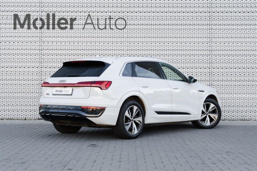 White Audi Q8 2024 in Marupe, with an engine capacity of 0.00 L and mileage of 59 thousand km for 46900 €, photo 5 on AUTOMOTO.COM.LV