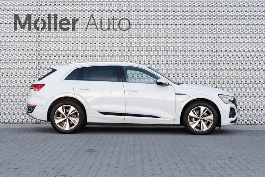 White Audi Q8 2024 in Marupe, with an engine capacity of 0.00 L and mileage of 59 thousand km for 46900 €, photo 6 on AUTOMOTO.COM.LV