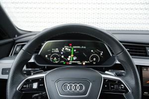 White Audi Q8 2024 in Marupe, with an engine capacity of 0.00 L and mileage of 59 thousand km for 46900 €, photo 13 on AUTOMOTO.COM.LV