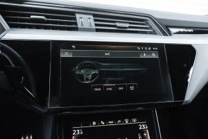 White Audi Q8 2024 in Marupe, with an engine capacity of 0.00 L and mileage of 59 thousand km for 46900 €, photo 19 on AUTOMOTO.COM.LV