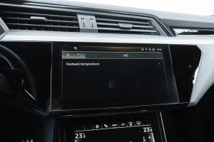 White Audi Q8 2024 in Marupe, with an engine capacity of 0.00 L and mileage of 59 thousand km for 46900 €, photo 20 on AUTOMOTO.COM.LV