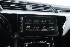 White Audi Q8 2024 in Marupe, with an engine capacity of 0.00 L and mileage of 59 thousand km for 46900 €, photo 21 on AUTOMOTO.COM.LV