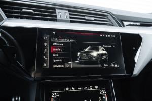 White Audi Q8 2024 in Marupe, with an engine capacity of 0.00 L and mileage of 59 thousand km for 46900 €, photo 24 on AUTOMOTO.COM.LV