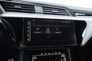 White Audi Q8 2024 in Marupe, with an engine capacity of 0.00 L and mileage of 59 thousand km for 46900 €, photo 25 on AUTOMOTO.COM.LV