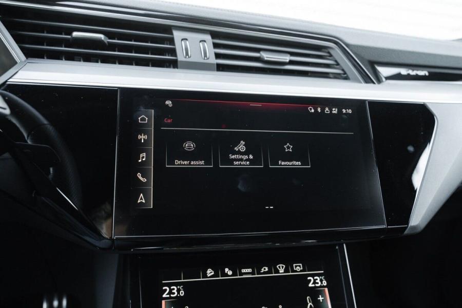 White Audi Q8 2024 in Marupe, with an engine capacity of 0.00 L and mileage of 59 thousand km for 46900 €, photo 25 on AUTOMOTO.COM.LV