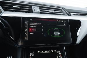 White Audi Q8 2024 in Marupe, with an engine capacity of 0.00 L and mileage of 59 thousand km for 46900 €, photo 26 on AUTOMOTO.COM.LV