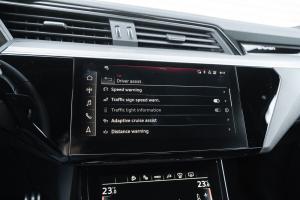 White Audi Q8 2024 in Marupe, with an engine capacity of 0.00 L and mileage of 59 thousand km for 46900 €, photo 27 on AUTOMOTO.COM.LV