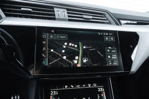 White Audi Q8 2024 in Marupe, with an engine capacity of 0.00 L and mileage of 59 thousand km for 46900 €, photo 30 on AUTOMOTO.COM.LV