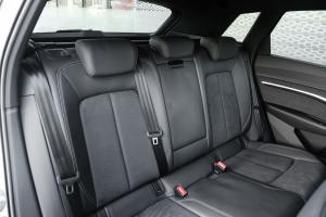 White Audi Q8 2024 in Marupe, with an engine capacity of 0.00 L and mileage of 59 thousand km for 46900 €, photo 34 on AUTOMOTO.COM.LV