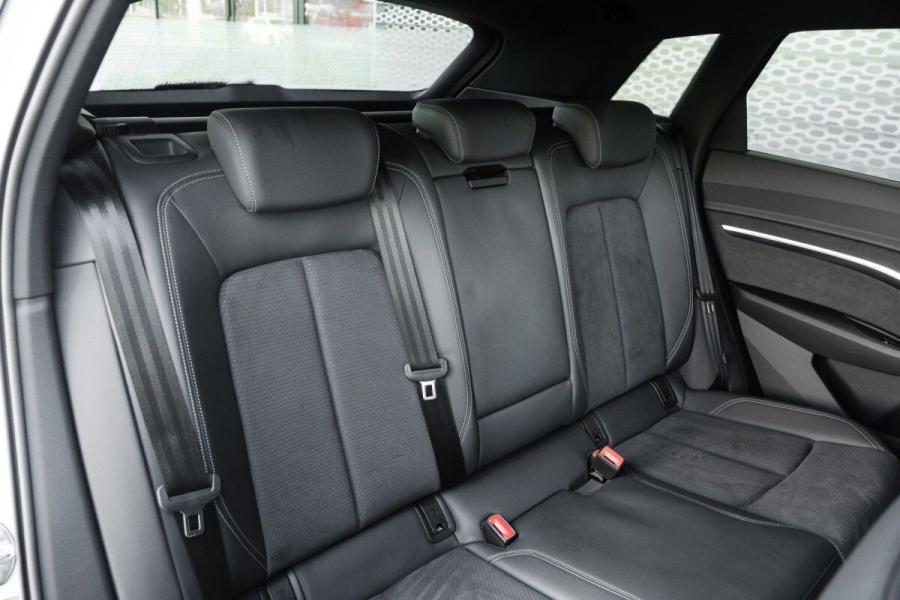 White Audi Q8 2024 in Marupe, with an engine capacity of 0.00 L and mileage of 59 thousand km for 46900 €, photo 34 on AUTOMOTO.COM.LV