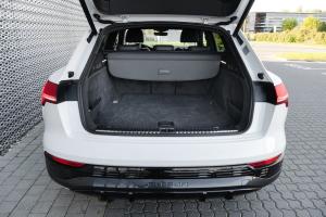 White Audi Q8 2024 in Marupe, with an engine capacity of 0.00 L and mileage of 59 thousand km for 46900 €, photo 35 on AUTOMOTO.COM.LV
