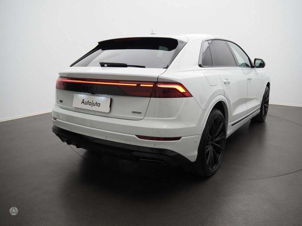 White Audi Q8 2025 in Vilnius, with an engine capacity of 3.00 L and mileage of 11 thousand km for 89900 €, photo 5 on AUTOMOTO.COM.LV