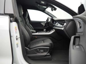 Balts Audi Q8 2025 Viļņa, ar dzinēja tilpumu 3.00 L un nobraukumu 11 tūkst. km par 89900 €, foto 13 vietnē AUTOMOTO.COM.LV