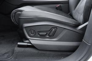 Balts Audi Q8 2026 Mārupe, ar dzinēja tilpumu 3.00 L un nobraukumu 0 tūkst. km par 85900 €, foto 14 vietnē AUTOMOTO.COM.LV