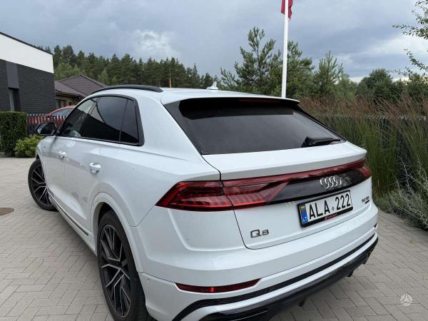 Balts Audi Q8 2020 Viļņa, ar dzinēja tilpumu 2.97 L un nobraukumu 72 tūkst. km par 58000 €, foto 2 vietnē AUTOMOTO.COM.LV