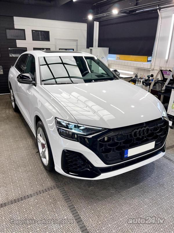 Balts Audi Q8 2024 Tallina, ar dzinēja tilpumu 3.00 L un nobraukumu 14 tūkst. km par 92500 €, foto 2 vietnē AUTOMOTO.COM.LV