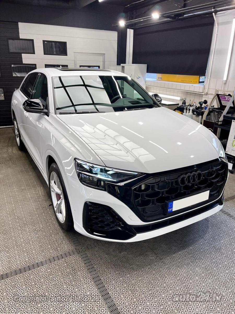 White Audi Q8 2024 in Tallinn, with an engine capacity of 3.00 L and mileage of 14 thousand km for 92500 €, photo 3 on AUTOMOTO.COM.LV