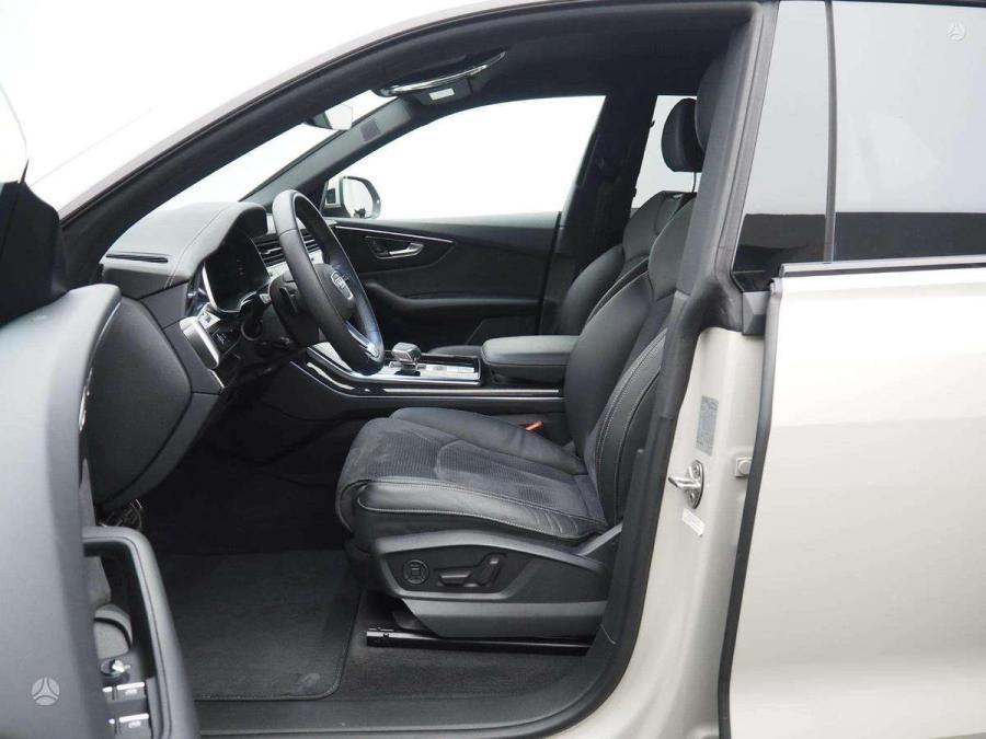 Yellow Audi Q8 2023 in Vilnius, with an engine capacity of 3.00 L and mileage of 74 thousand km for 57500 €, photo 10 on AUTOMOTO.COM.LV