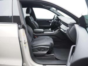 Yellow Audi Q8 2023 in Vilnius, with an engine capacity of 3.00 L and mileage of 74 thousand km for 57500 €, photo 14 on AUTOMOTO.COM.LV