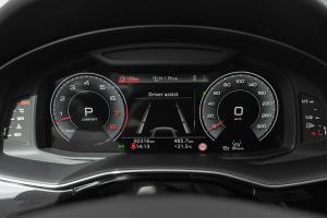 Желтый Ауди Q8 2023 в Вильнюс, объемом двигателя 3.00 л и пробегом 92 тыс. км за 57800 €, фото 21 на AUTOMOTO.COM.LV