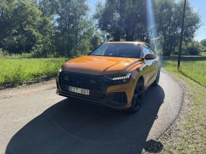 Dzeltens Audi Q8 2023 Šauļi, ar dzinēja tilpumu 3.00 L un nobraukumu 53 tūkst. km par 59000 €, foto  vietnē AUTOMOTO.COM.LV