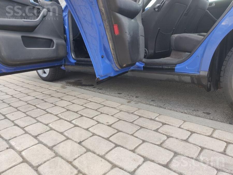 Blue Audi Quattro 2000 in Riga, with an engine capacity of 1.80 L and mileage of 203 thousand km for 2800 €, photo 7 on AUTOMOTO.COM.LV