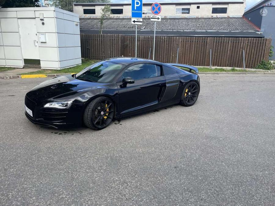 Black Audi R8 2011 in Vilnius, with an engine capacity of 5.20 L and mileage of 69 thousand km for 75000 €, photo 1 on AUTOMOTO.COM.LV