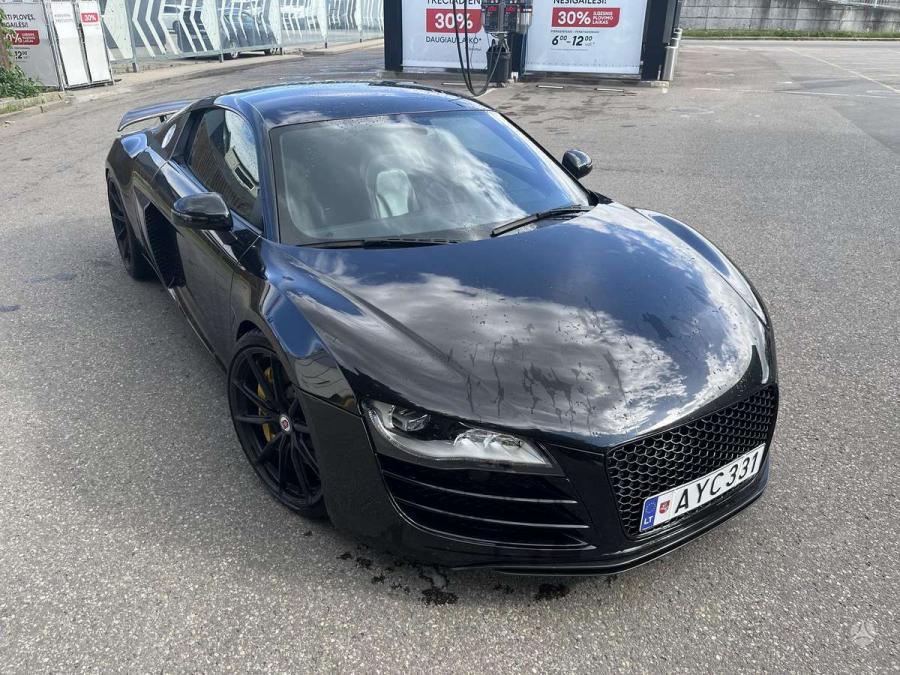 Black Audi R8 2011 in Vilnius, with an engine capacity of 5.20 L and mileage of 69 thousand km for 75000 €, photo 3 on AUTOMOTO.COM.LV