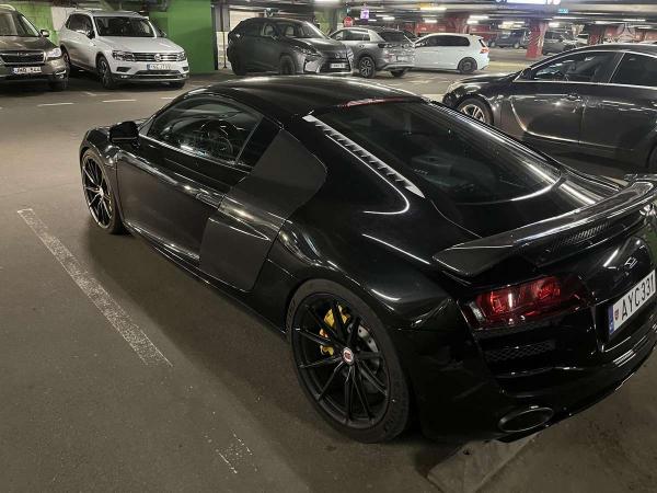 Ауди Р8 2011 в Вильнюс на AUTOMOTO.COM.LV Черный Ауди Р8 2011 в Вильнюс, объемом двигателя 5.20 л и пробегом 69 тыс. км за 75000 €, фото 4 на AUTOMOTO.COM.LV