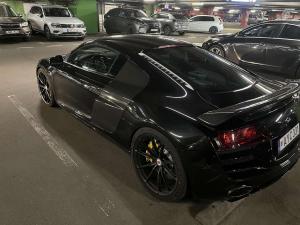 Black Audi R8 2011 in Vilnius, with an engine capacity of 5.20 L and mileage of 69 thousand km for 75000 €, photo 4 on AUTOMOTO.COM.LV