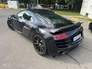 Black Audi R8 2011 in Vilnius, with an engine capacity of 5.20 L and mileage of 69 thousand km for 75000 €, photo 5 on AUTOMOTO.COM.LV