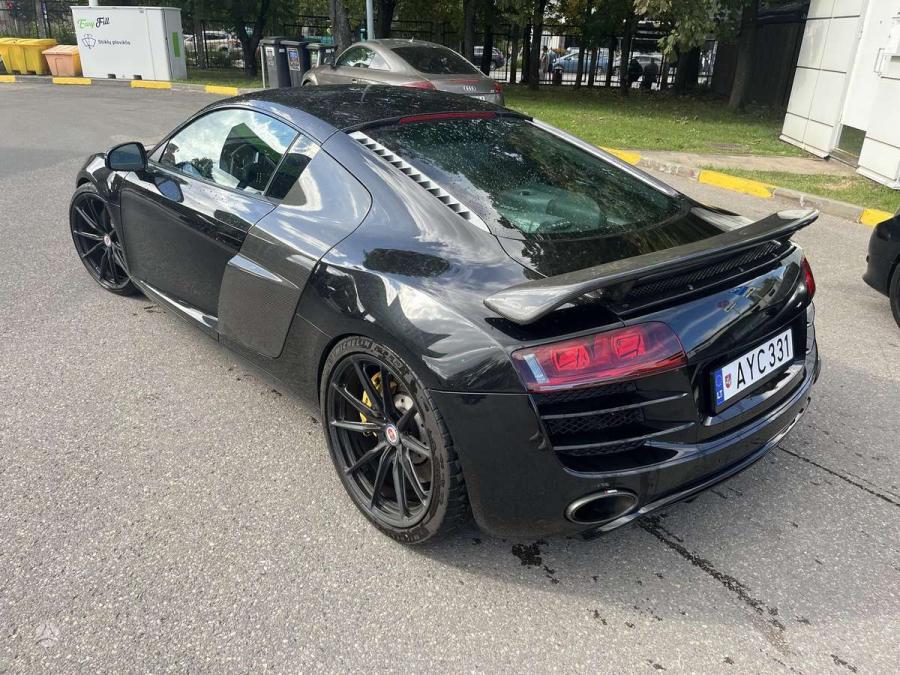 Black Audi R8 2011 in Vilnius, with an engine capacity of 5.20 L and mileage of 69 thousand km for 75000 €, photo 5 on AUTOMOTO.COM.LV