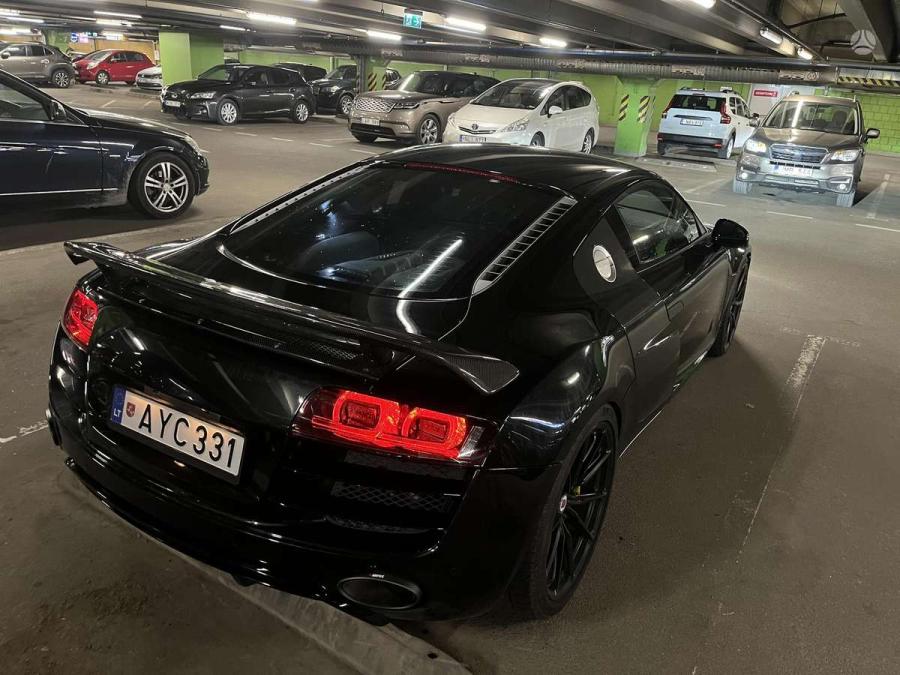 Black Audi R8 2011 in Vilnius, with an engine capacity of 5.20 L and mileage of 69 thousand km for 75000 €, photo 7 on AUTOMOTO.COM.LV