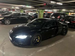 Black Audi R8 2011 in Vilnius, with an engine capacity of 5.20 L and mileage of 69 thousand km for 75000 €, photo 9 on AUTOMOTO.COM.LV